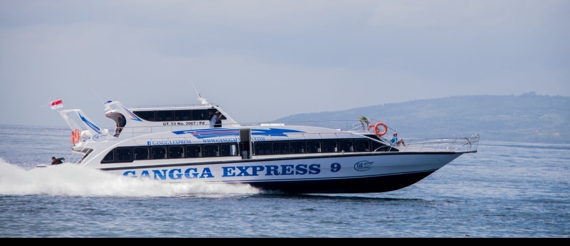 Gangga Express fast boat from Tri Bhuwana (Bali) to Sampalan (Nusa ...